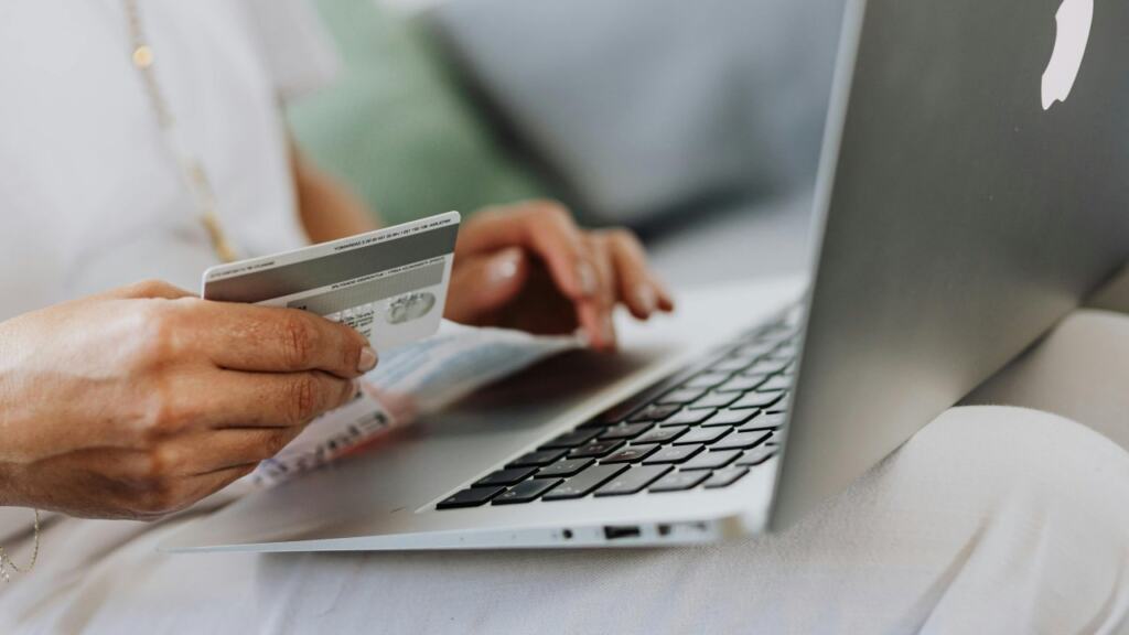 E-trgovina vs. tradicionalna prodaja: tko pobjeđuje u eri digitalne ...